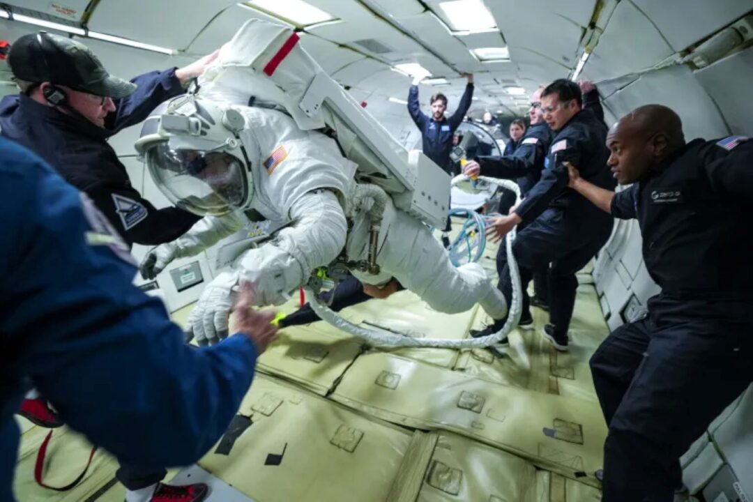 Collins Aerospace Tests NASA Space Station Suit in Weightlessness ...