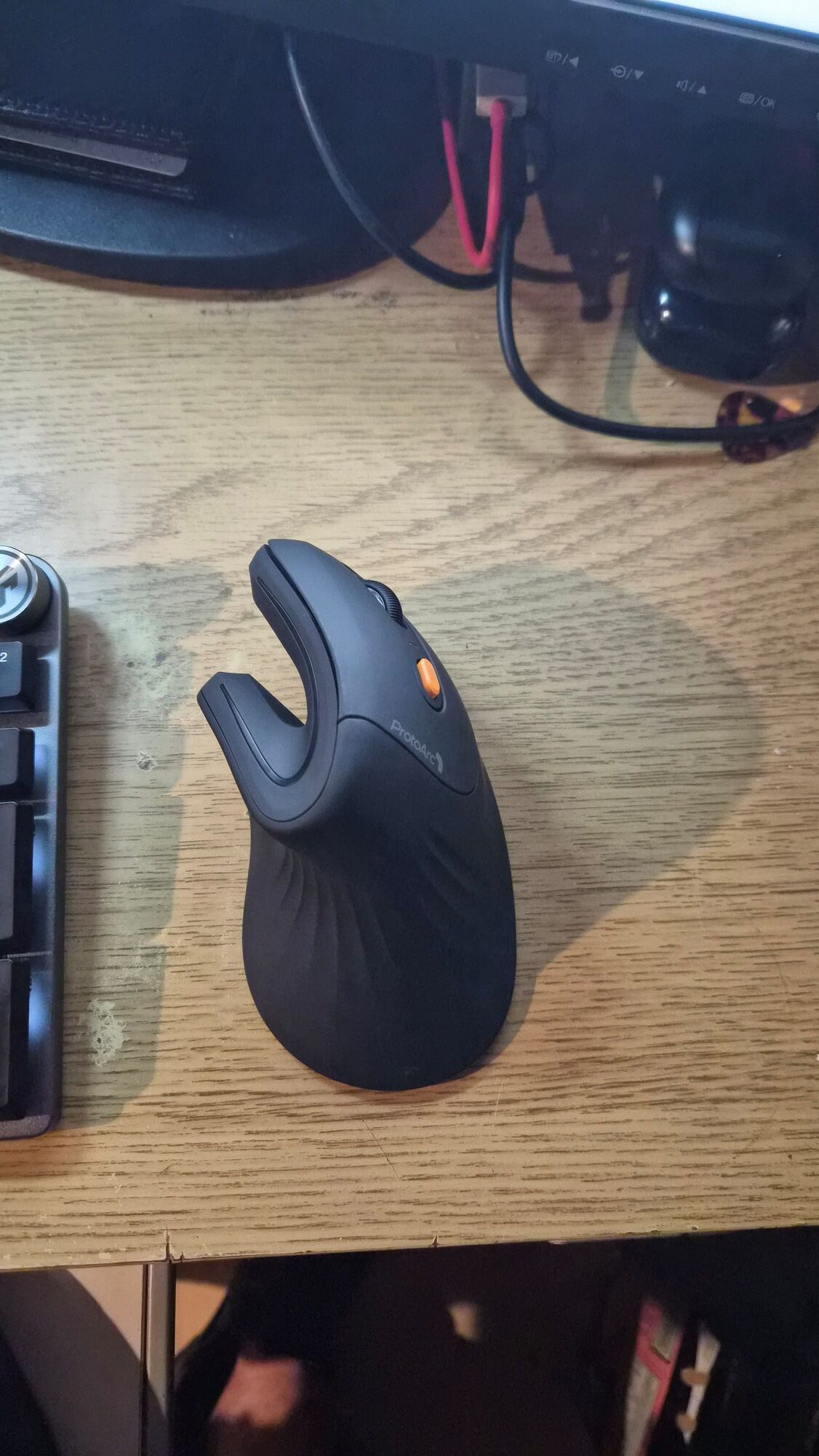 ProtoArc EM11 NL Review: The Affordable Entry-Level Ergonomic Mouse You ...